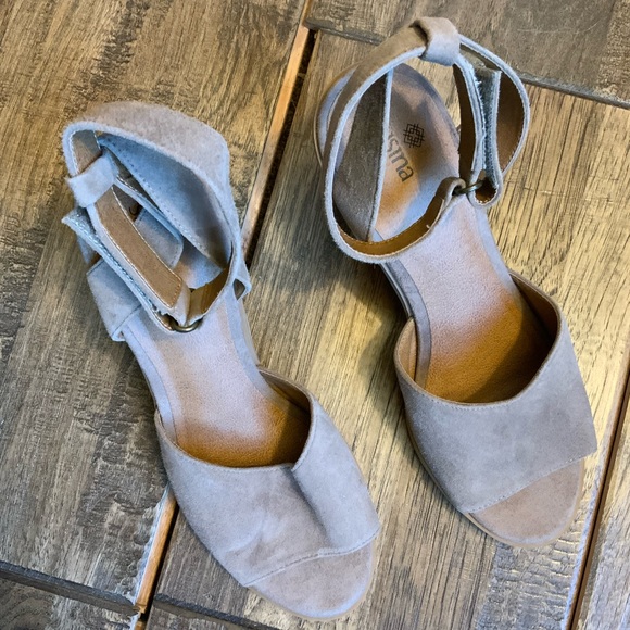 Susina | Shoes | Susina Ope Toe Leather Heels With Ankle Strap Size 65 ...